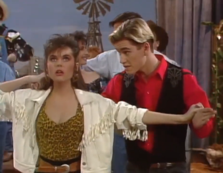 Kelly Kapowski: Unforgettable Goddess of The 90's TV Series Saved By ...